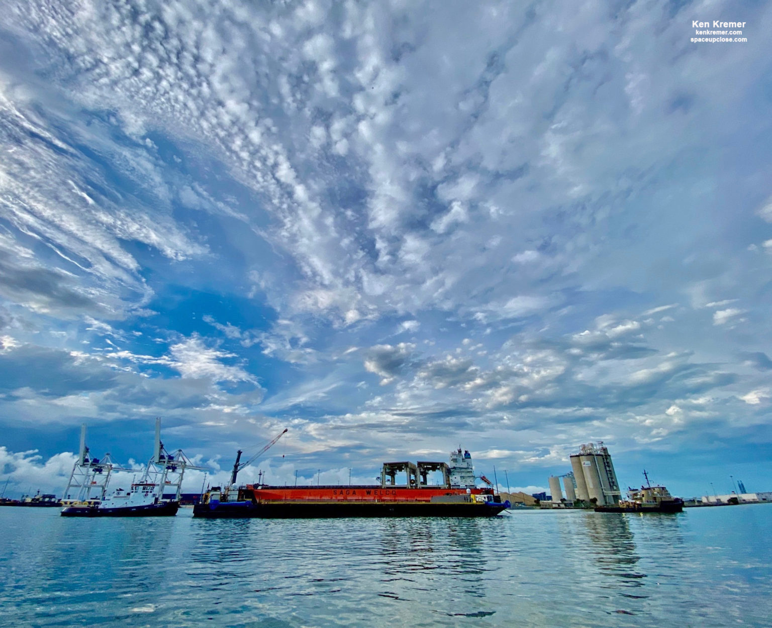 OCISLY Droneship Departs Port Canaveral under Beautiful Twilight Skies ...