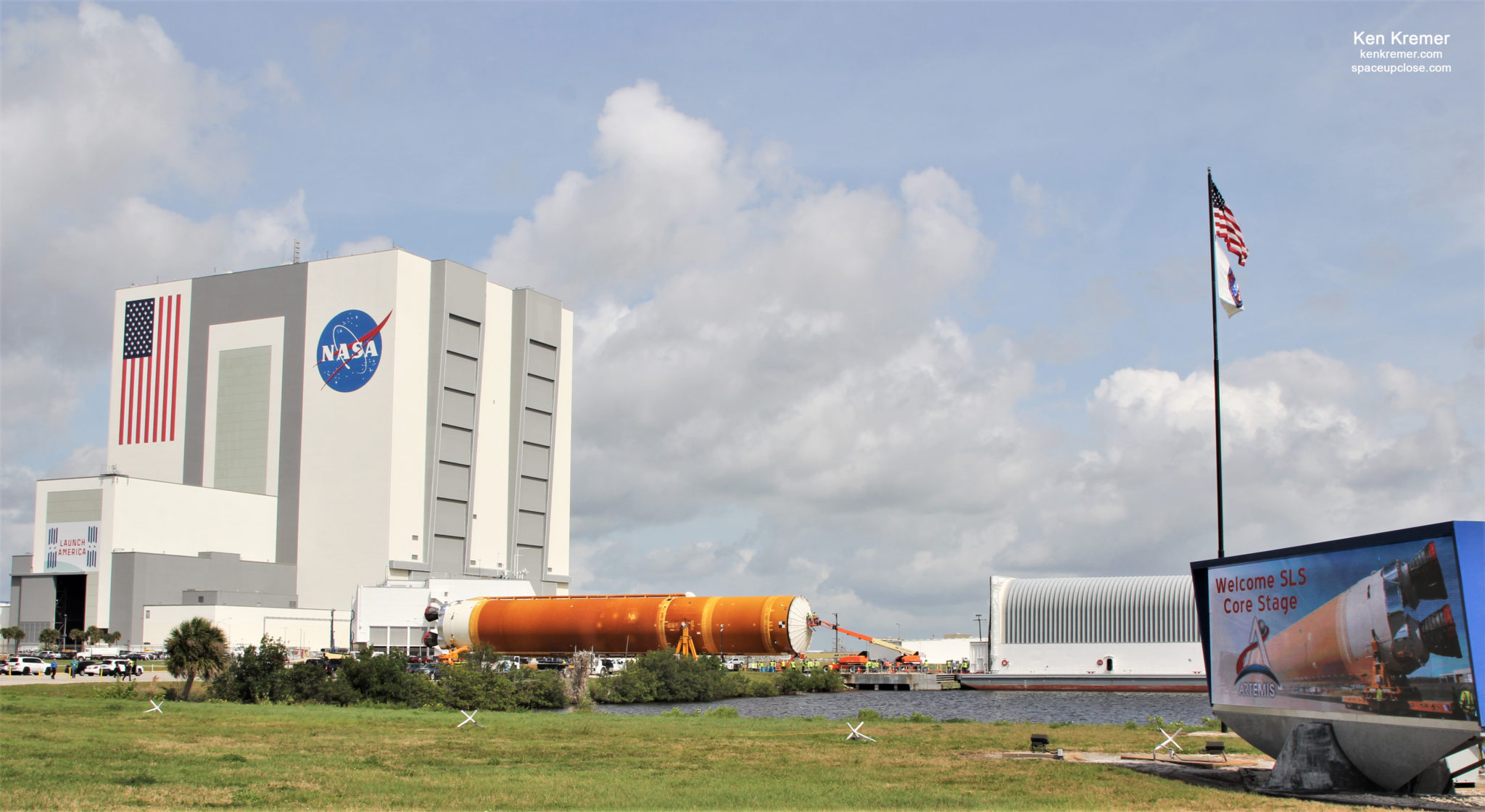 NASA’s 1st SLS Core Stage Lifted Vertical and Stacked Between Twin ...