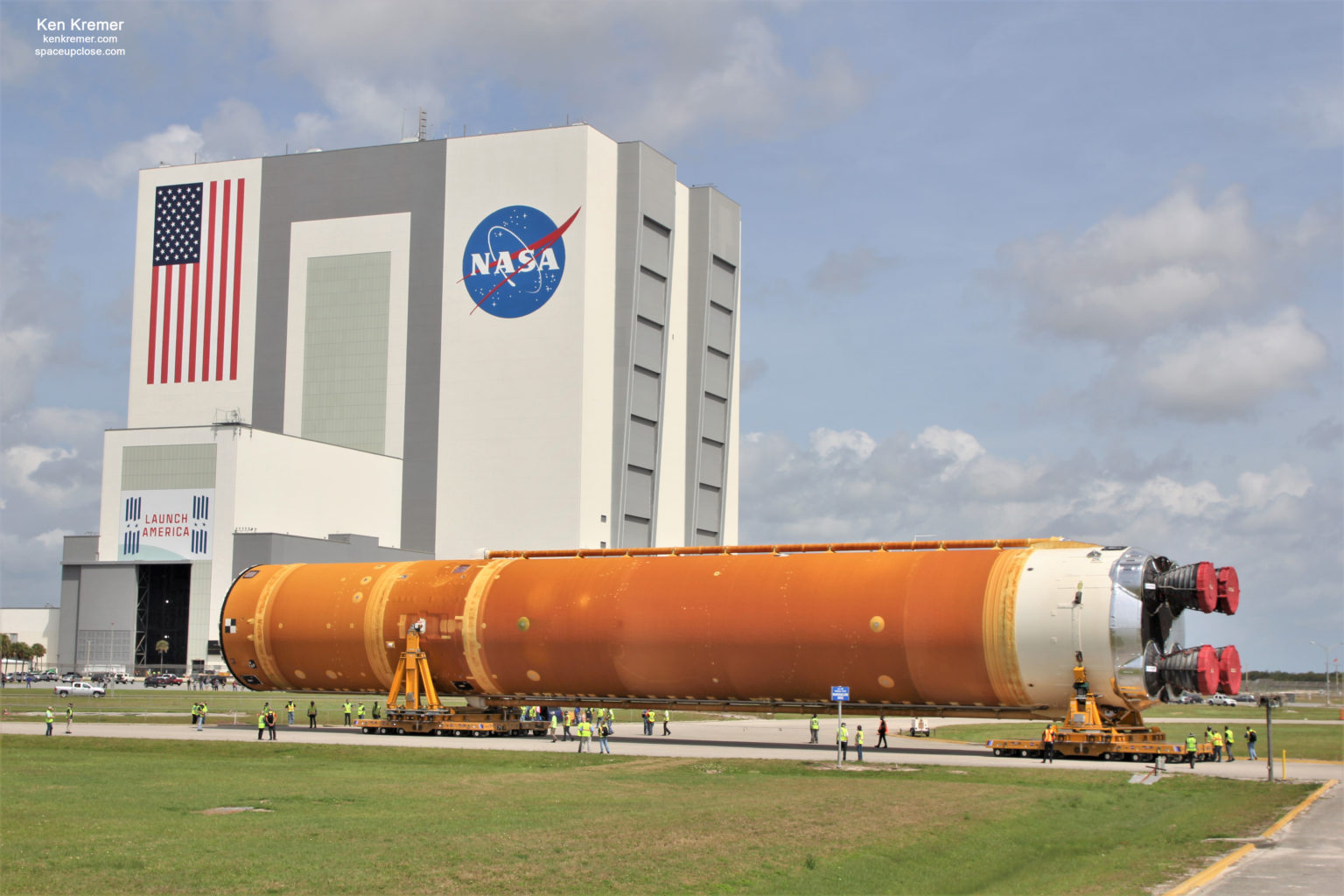 NASA’s 1st SLS Core Stage for Artemis 1 Moon Mission Rolls off Barge ...