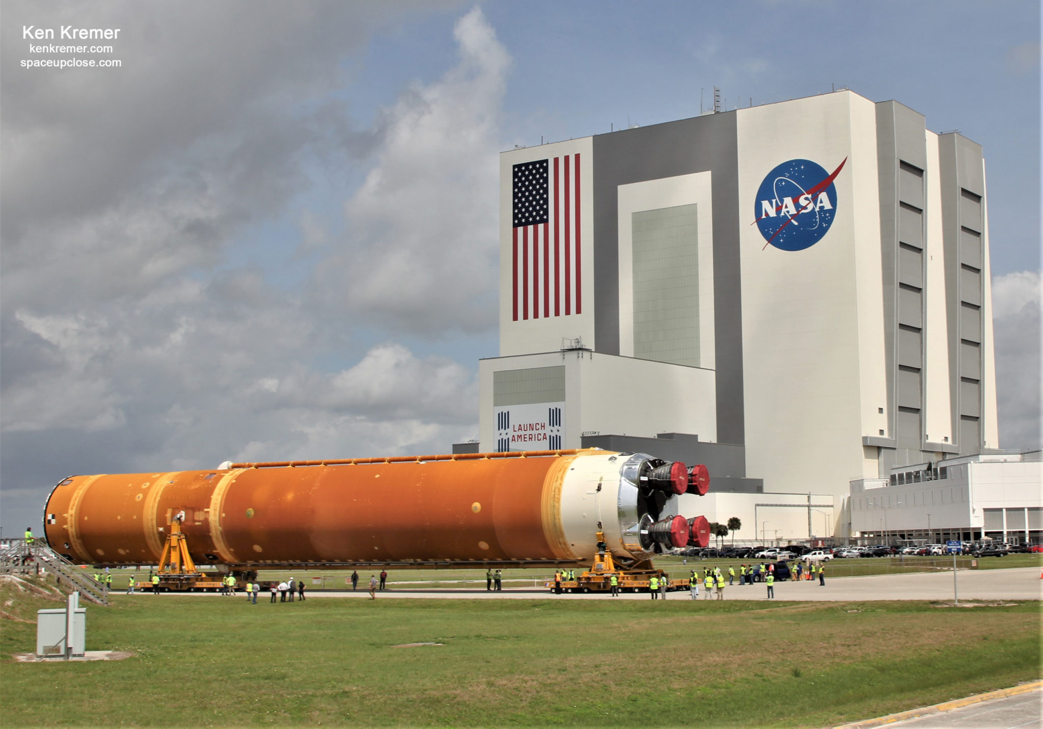 NASA’s 1st SLS Core Stage for Artemis 1 Moon Mission Rolls off Barge ...