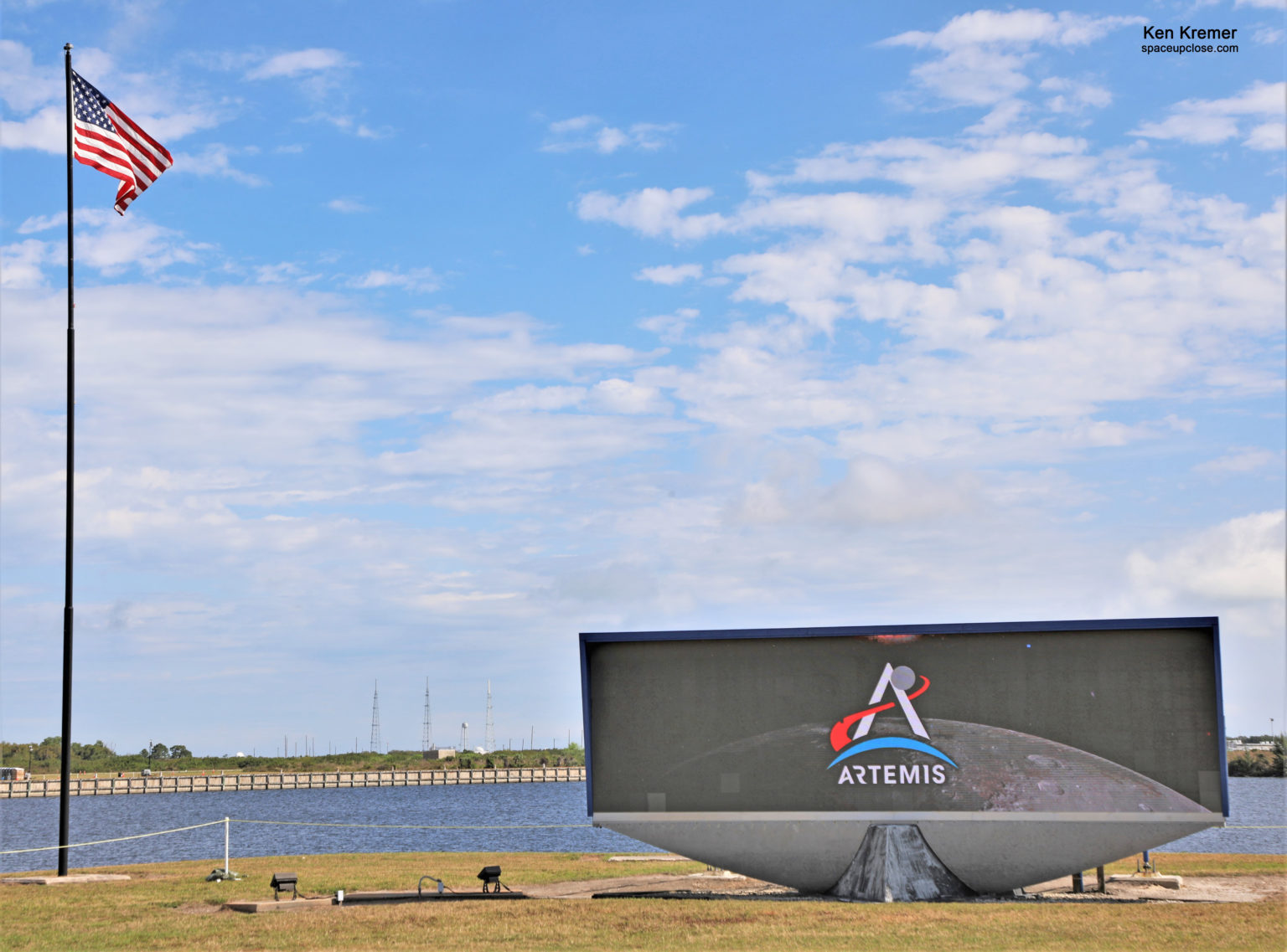 SLS Unveiled in VAB as NASA Retracts Last Work Platforms Ahead of KSC ...