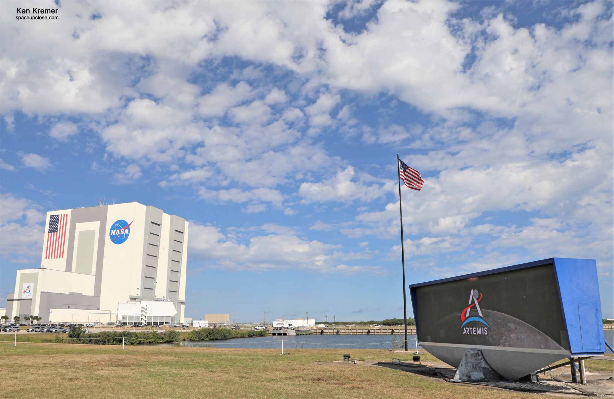 SLS Unveiled in VAB as NASA Retracts Last Work Platforms Ahead of KSC ...