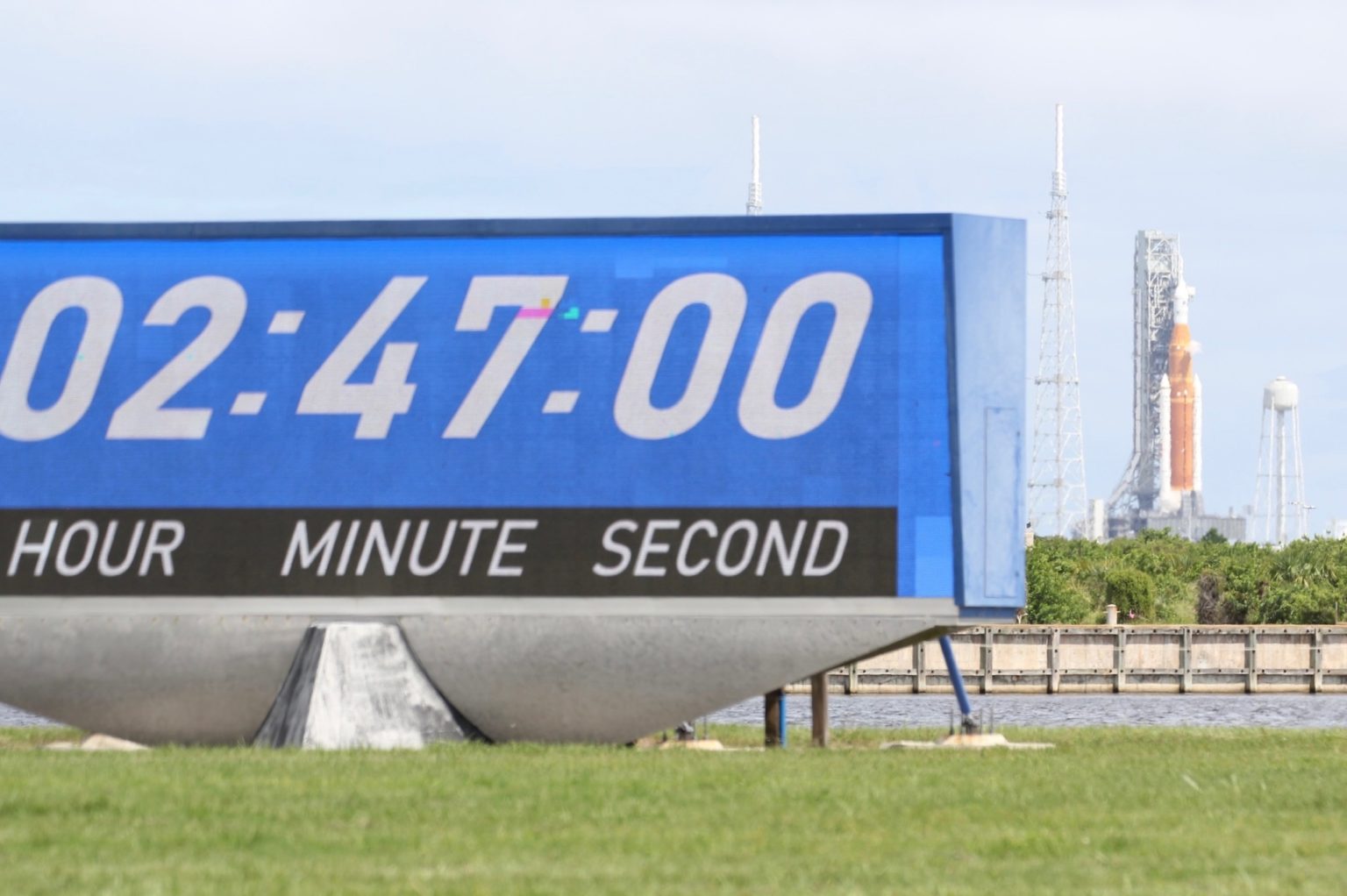 NASA Successfully Completes Critical Cryogenic Tanking Test for Artemis ...