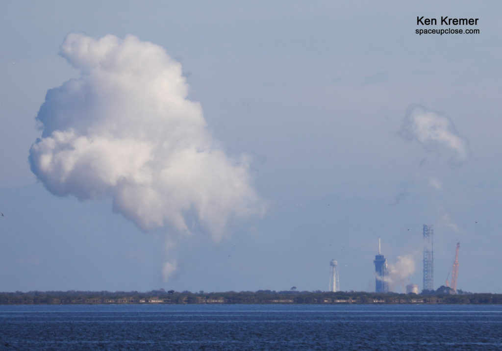 Successful Test Fire Paves Path to 1st SpaceX Falcon Heavy Launch of ...