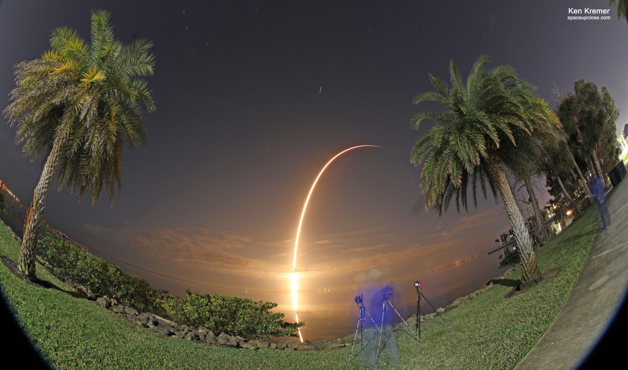 Magnificent Middle of Night SpaceX Launch Delivers 53 Starlinks to ...