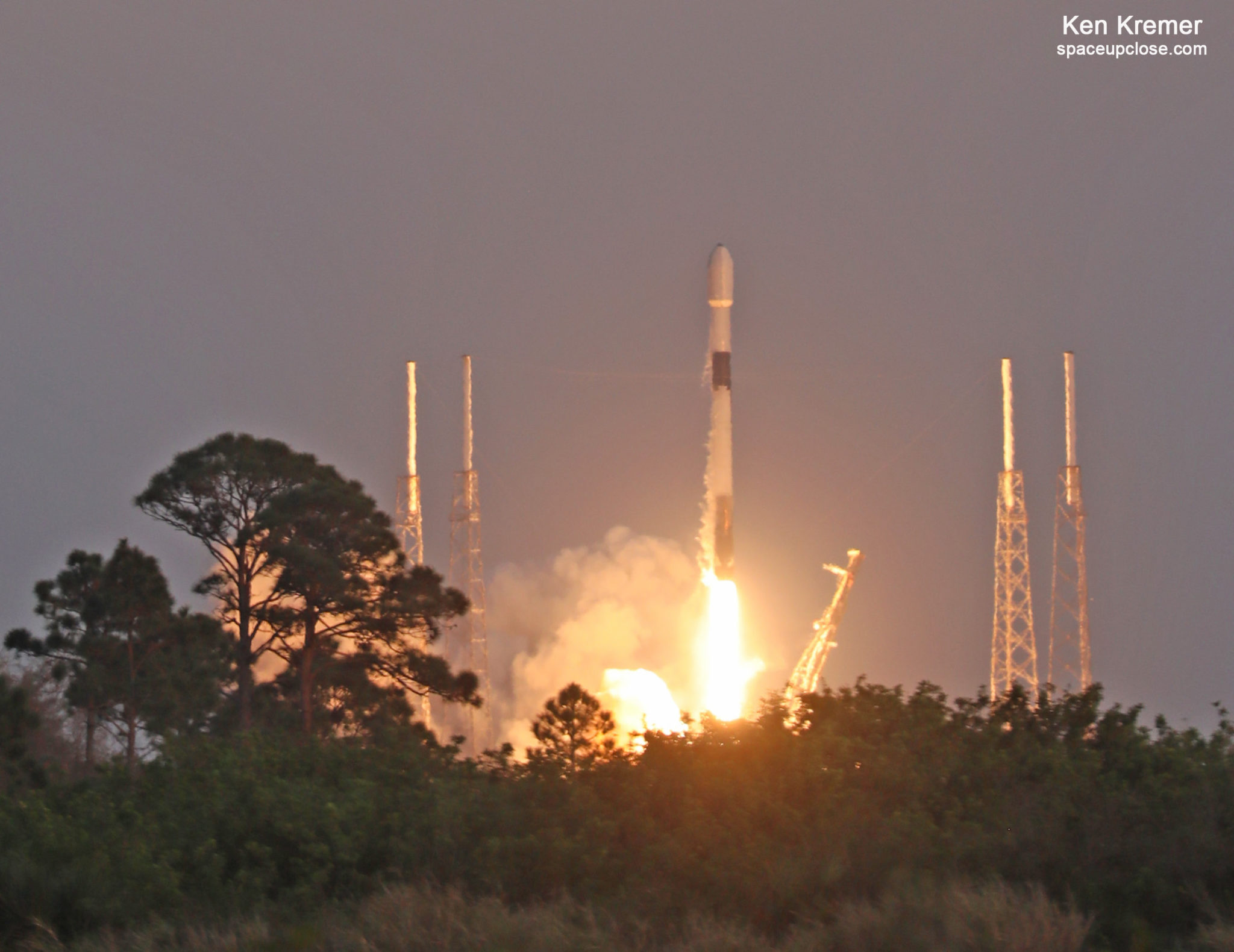 Splendid Sunset Liftoff for 1st SpaceX Upgraded Starlink Internet ...