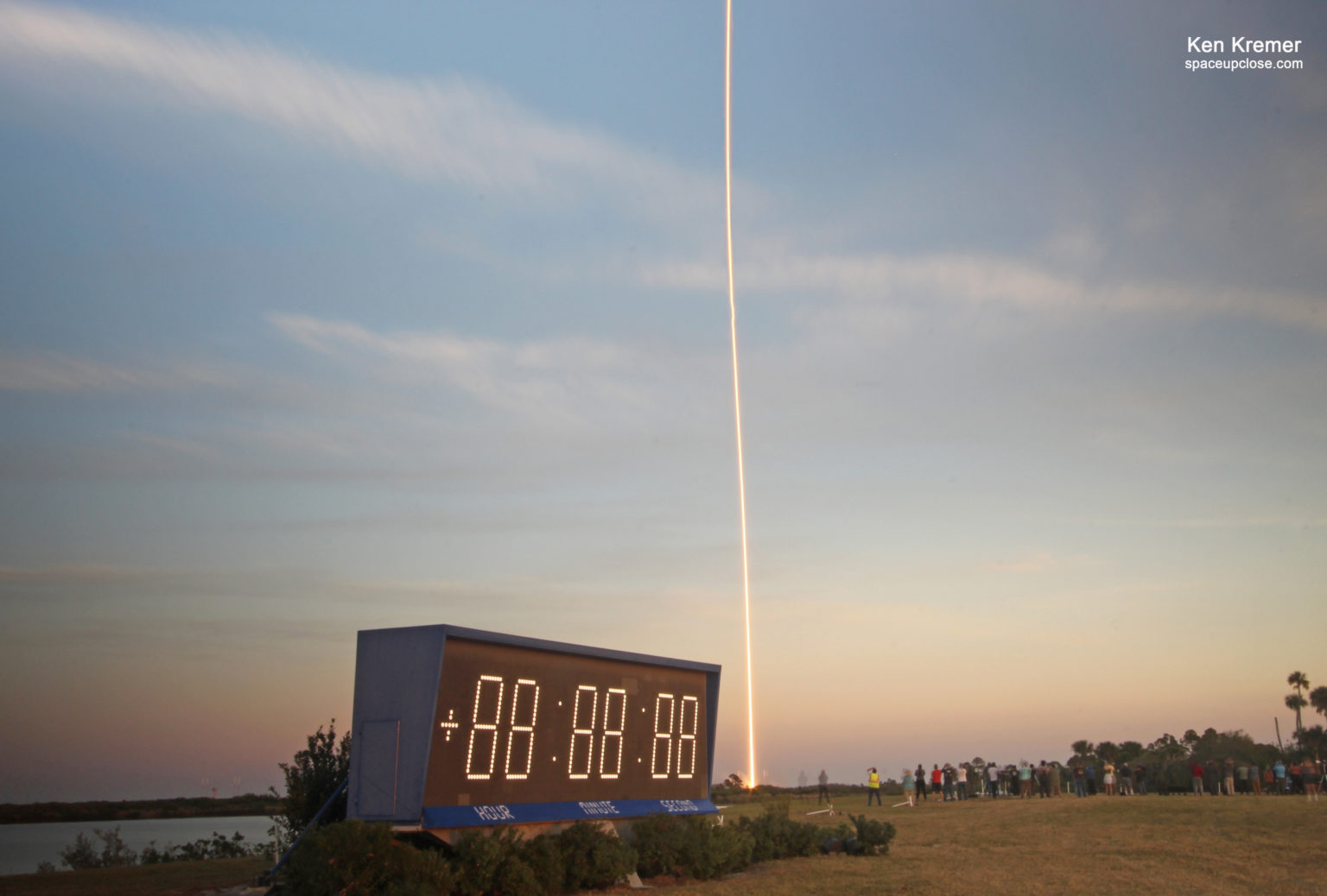 Splendid Sunset Liftoff for 1st SpaceX Upgraded Starlink Internet ...
